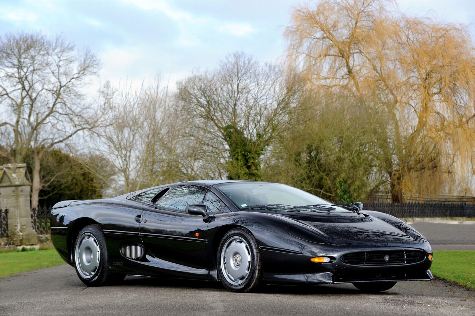 Jaguar XJ220 for sale at March Historics at Brooklands. | My Car Heaven