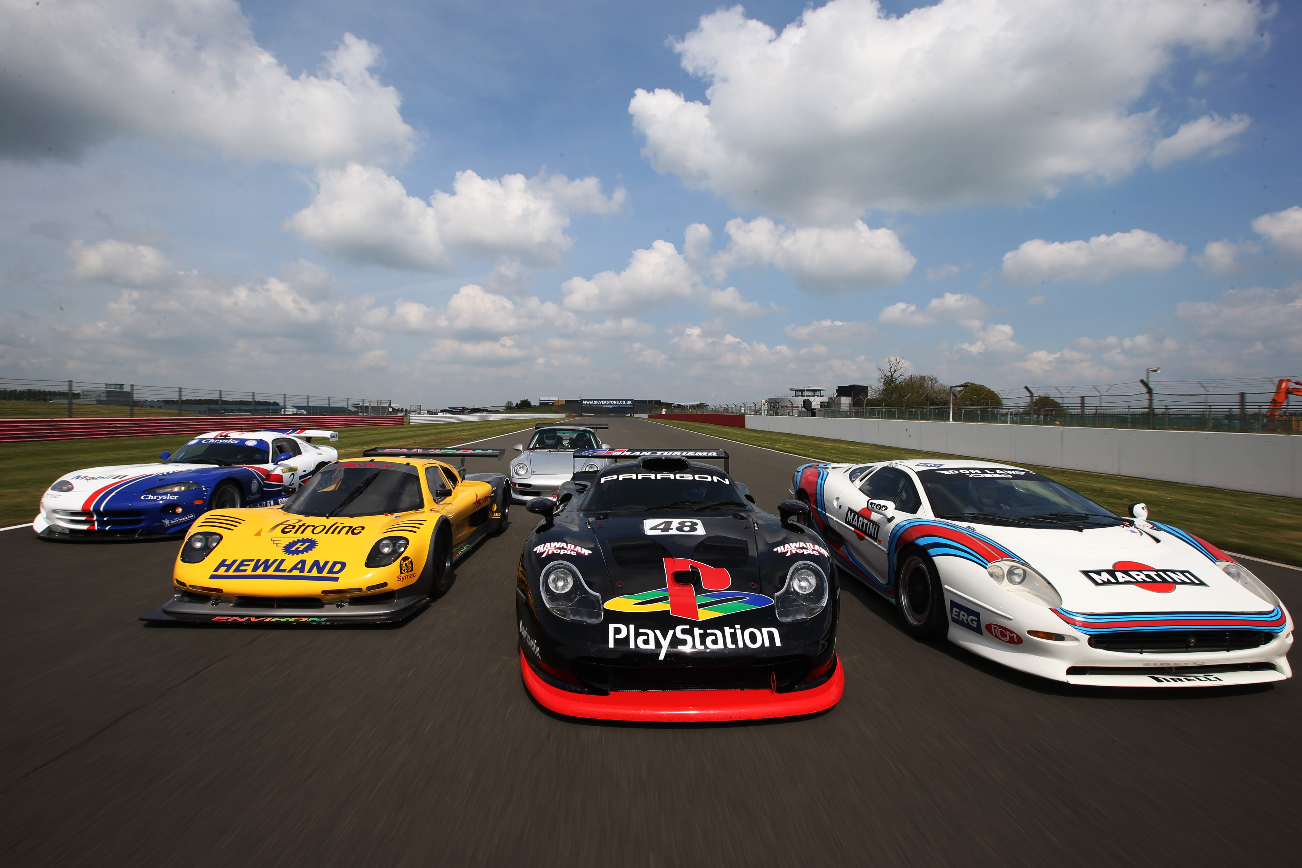 Eye-catching line up of Ferrari F40s, Jaguar XJ220s and McLaren F1 at ...